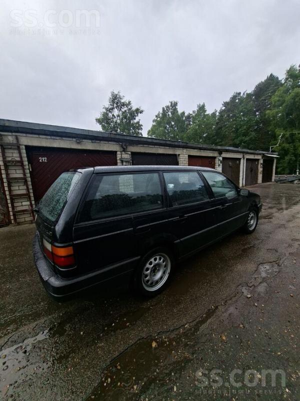 Melns Volkswagen passat-b3 1991 Rīga, ar dzinēja tilpumu 2.00 L un nobraukumu 224 tūkst. km par 1999 €, foto 4 vietnē AUTOMOTO.COM.LV