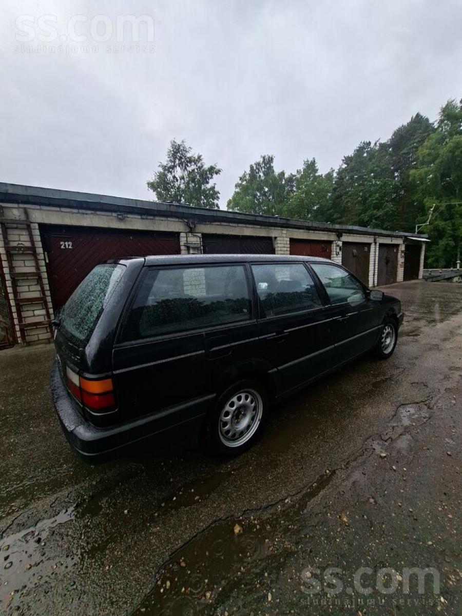 Melns Volkswagen passat-b3 1991 Rīga, ar dzinēja tilpumu 2.00 L un nobraukumu 224 tūkst. km par 1999 €, foto 5 vietnē AUTOMOTO.COM.LV