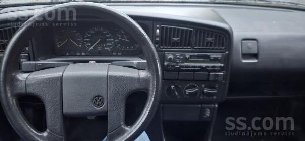 Black Volkswagen Passat B3 1991 in Riga, with an engine capacity of 2.00 L and mileage of 226 thousand km for 2850 €, photo 6 on AUTOMOTO.COM.LV