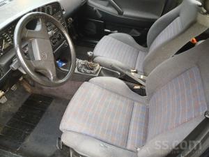 Blue Volkswagen Passat B3 1991 in Cesis, with an engine capacity of 1.80 L and mileage of 293 thousand km for 1500 €, photo 5 on AUTOMOTO.COM.LV