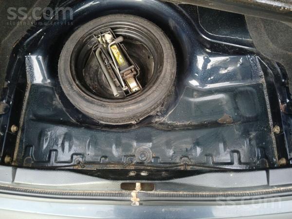 Blue Volkswagen Passat B3 1991 in Cesis, with an engine capacity of 1.80 L and mileage of 293 thousand km for 1500 €, photo 8 on AUTOMOTO.COM.LV