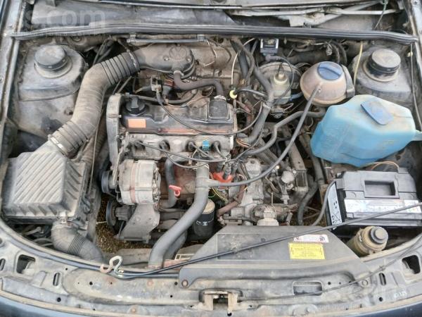 Blue Volkswagen Passat B3 1991 in Cesis, with an engine capacity of 1.80 L and mileage of 293 thousand km for 1500 €, photo 9 on AUTOMOTO.COM.LV