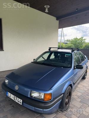 Zils Volkswagen Passat B3 1992 Jelgava, ar dzinēja tilpumu 2.00 L un nobraukumu 123 tūkst. km par 4000 €, foto  vietnē AUTOMOTO.COM.LV