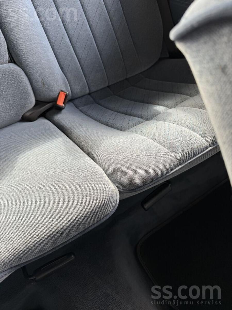Zils Volkswagen Passat B3 1992 Jelgava, ar dzinēja tilpumu 2.00 L un nobraukumu 123 tūkst. km par 4000 €, foto 14 vietnē AUTOMOTO.COM.LV