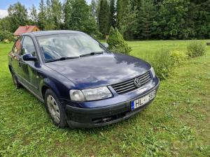 Blue Volkswagen Passat B3 1998 in Cesis, with an engine capacity of 1.80 L and mileage of 324 thousand km for 600 €, photo  on AUTOMOTO.COM.LV