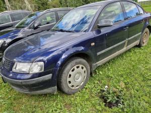 Blue Volkswagen Passat B3 1998 in Cesis, with an engine capacity of 1.80 L and mileage of 324 thousand km for 600 €, photo 3 on AUTOMOTO.COM.LV