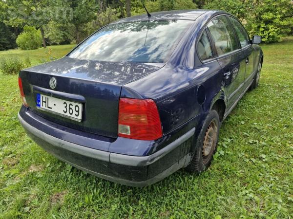 Blue Volkswagen Passat B3 1998 in Cesis, with an engine capacity of 1.80 L and mileage of 324 thousand km for 600 €, photo 4 on AUTOMOTO.COM.LV