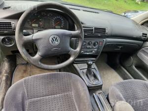 Blue Volkswagen Passat B3 1998 in Cesis, with an engine capacity of 1.80 L and mileage of 324 thousand km for 600 €, photo 7 on AUTOMOTO.COM.LV