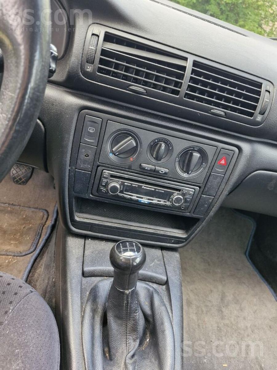 Blue Volkswagen Passat B3 1998 in Cesis, with an engine capacity of 1.80 L and mileage of 324 thousand km for 600 €, photo 8 on AUTOMOTO.COM.LV