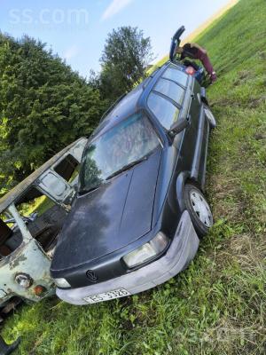 Zils Volkswagen Passat B3 1991 Ludza, ar dzinēja tilpumu 1.90 L un nobraukumu 391 tūkst. km par 300 €, foto 3 vietnē AUTOMOTO.COM.LV