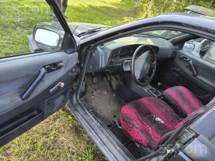 Zils Volkswagen Passat B3 1991 Ludza, ar dzinēja tilpumu 1.90 L un nobraukumu 391 tūkst. km par 300 €, foto 8 vietnē AUTOMOTO.COM.LV
