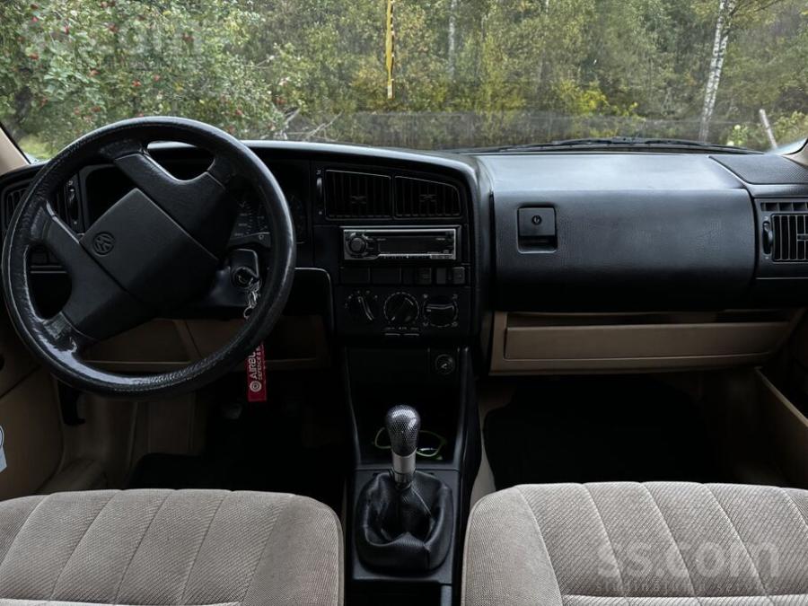 Brown Volkswagen Passat B3 1990 in Balvi, with an engine capacity of 1.80 L and mileage of 334 thousand km for 1500 €, photo 10 on AUTOMOTO.COM.LV