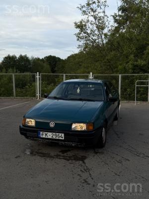 Green Volkswagen Passat B3 1991 in Daugavpils, with an engine capacity of 1.80 L and mileage of 435 thousand km for 900 €, photo  on AUTOMOTO.COM.LV