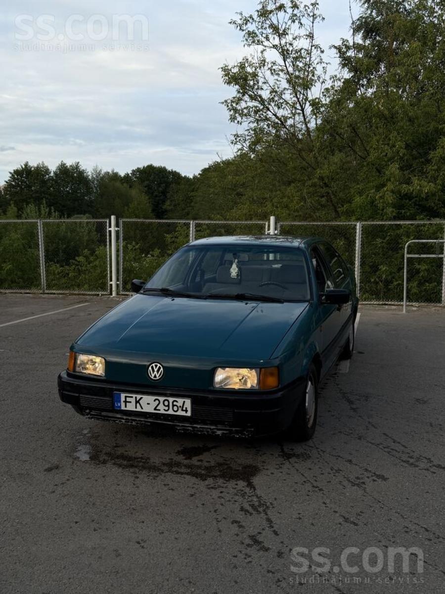 Zaļš Volkswagen Passat B3 1991 Daugavpils, ar dzinēja tilpumu 1.80 L un nobraukumu 435 tūkst. km par 900 €, foto 1 vietnē AUTOMOTO.COM.LV