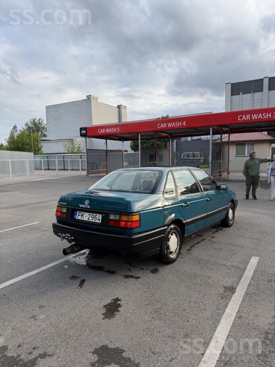 Zaļš Volkswagen Passat B3 1991 Daugavpils, ar dzinēja tilpumu 1.80 L un nobraukumu 435 tūkst. km par 900 €, foto 4 vietnē AUTOMOTO.COM.LV