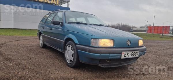 Green Volkswagen passat-b3 1991 in Daugavpils, with an engine capacity of 1.60 L and mileage of 273 thousand km for 2250 €, photo 8 on AUTOMOTO.COM.LV