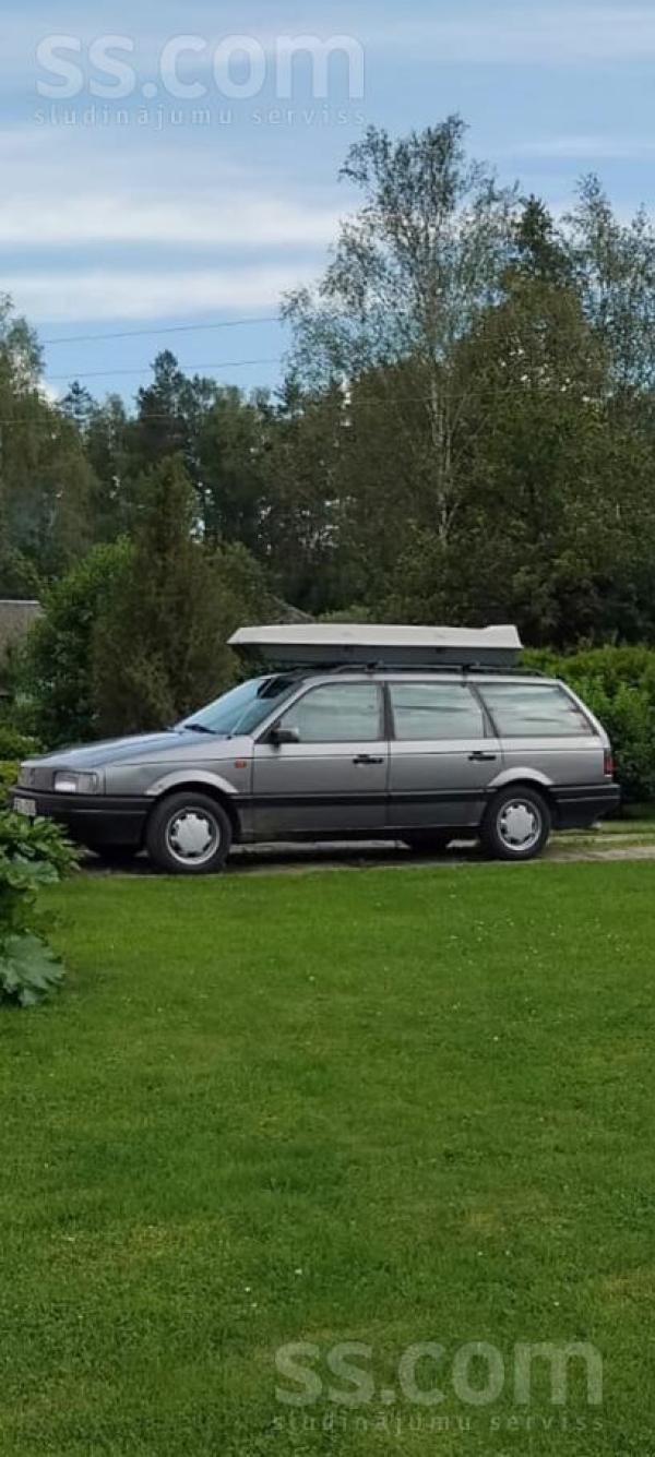 Grey Volkswagen Passat B3 1993 in Madona, with an engine capacity of 1.80 L and mileage of 288 thousand km for 2600 €, photo 1 on AUTOMOTO.COM.LV