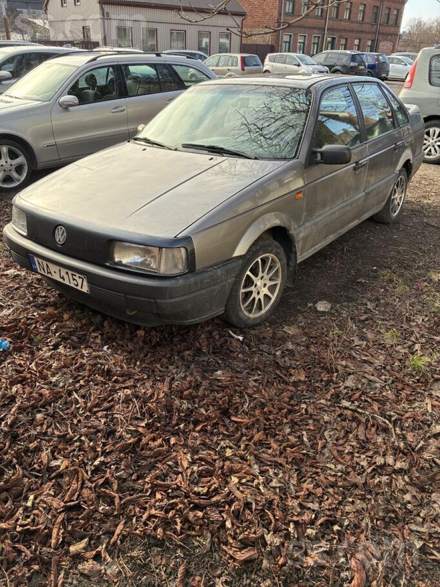 Pelēks Volkswagen passat-b3 1991 Liepāja, ar dzinēja tilpumu 2.00 L un nobraukumu 340 tūkst. km par 550 €, foto 3 vietnē AUTOMOTO.COM.LV