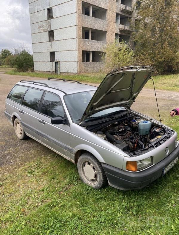 Pelēks Volkswagen Passat B3 1990 Balvi, ar dzinēja tilpumu 1.80 L un nobraukumu 330 tūkst. km par 350 €, foto 1 vietnē AUTOMOTO.COM.LV