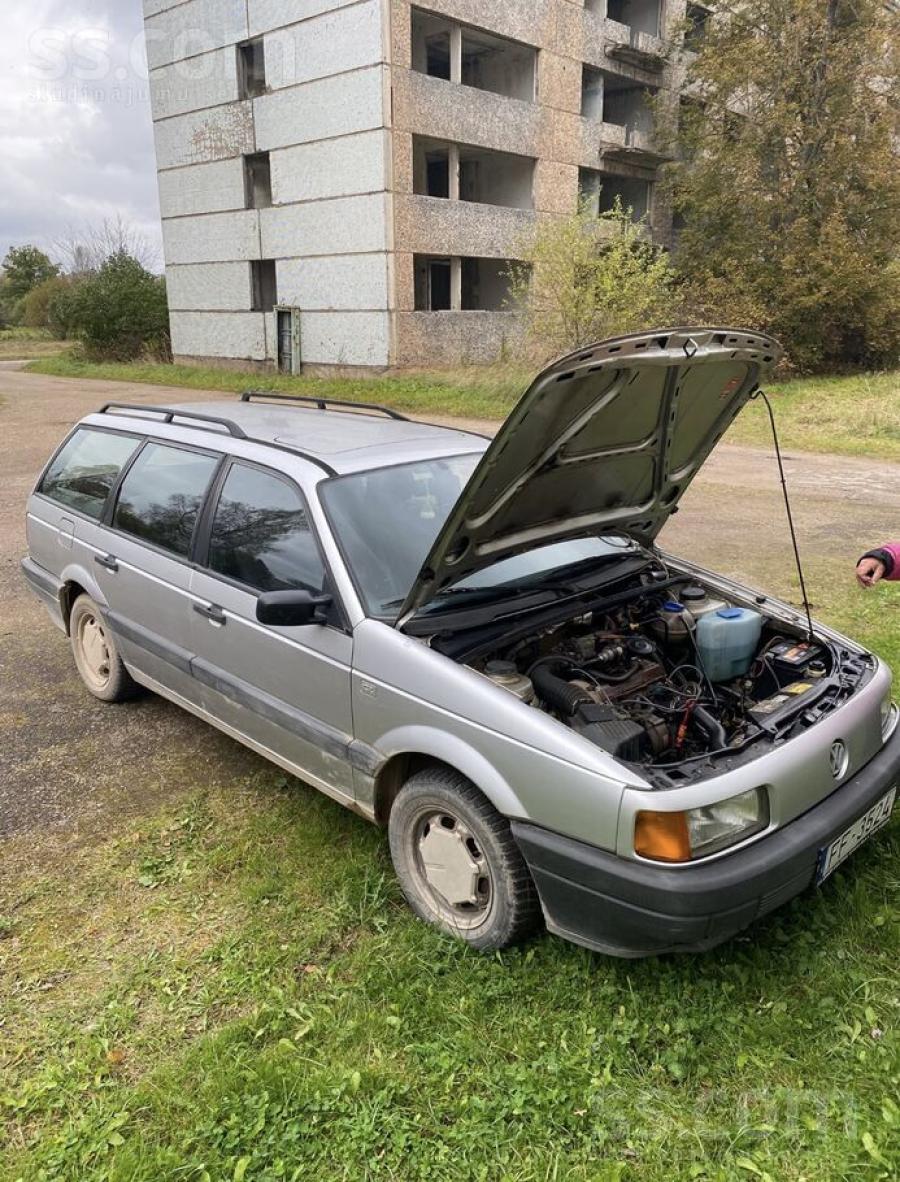 Pelēks Volkswagen Passat B3 1990 Balvi, ar dzinēja tilpumu 1.80 L un nobraukumu 330 tūkst. km par 350 €, foto 1 vietnē AUTOMOTO.COM.LV