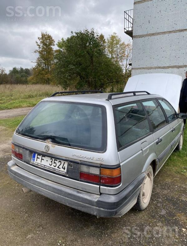 Pelēks Volkswagen Passat B3 1990 Balvi, ar dzinēja tilpumu 1.80 L un nobraukumu 330 tūkst. km par 350 €, foto 3 vietnē AUTOMOTO.COM.LV