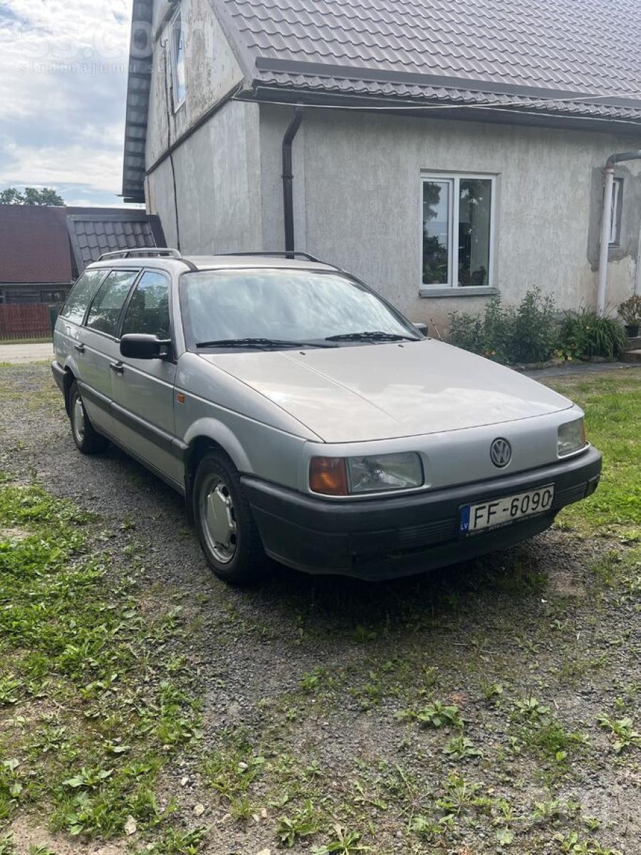 Grey Volkswagen Passat B3 1992 in Gulbene, with an engine capacity of 1.90 L and mileage of 372 thousand km for 1850 €, photo 3 on AUTOMOTO.COM.LV