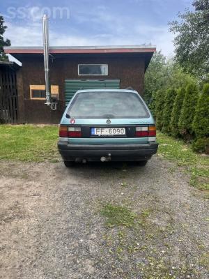 Grey Volkswagen Passat B3 1992 in Gulbene, with an engine capacity of 1.90 L and mileage of 372 thousand km for 1850 €, photo 5 on AUTOMOTO.COM.LV