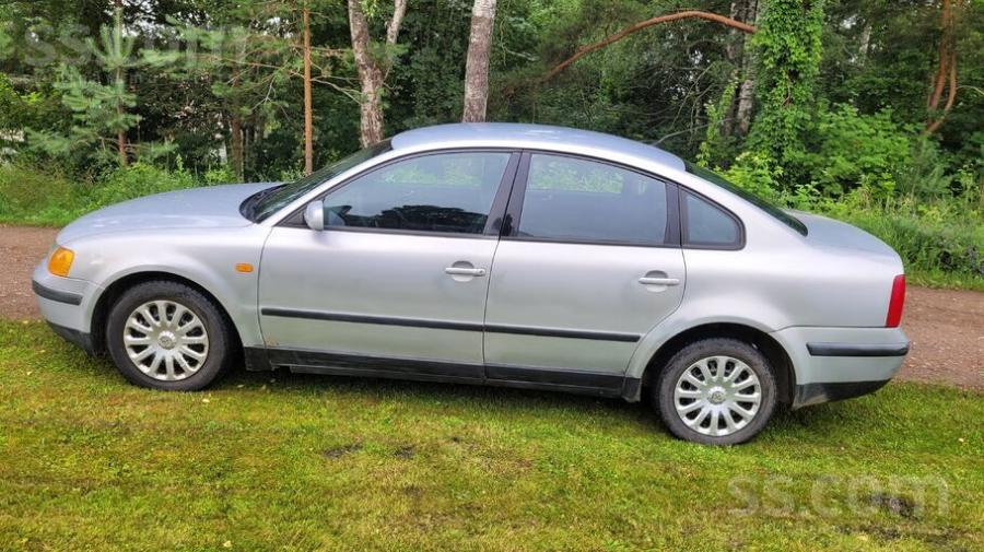 Pelēks Volkswagen Passat B3 1997 Daugavpils, ar dzinēja tilpumu 1.80 L un nobraukumu 372 tūkst. km par 750 €, foto 1 vietnē AUTOMOTO.COM.LV