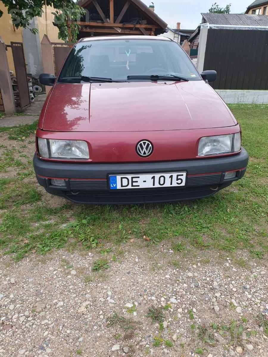 Sarkans Volkswagen Passat B3 1988 Daugavpils, ar dzinēja tilpumu 1.80 L un nobraukumu 390 tūkst. km par 600 €, foto 1 vietnē AUTOMOTO.COM.LV