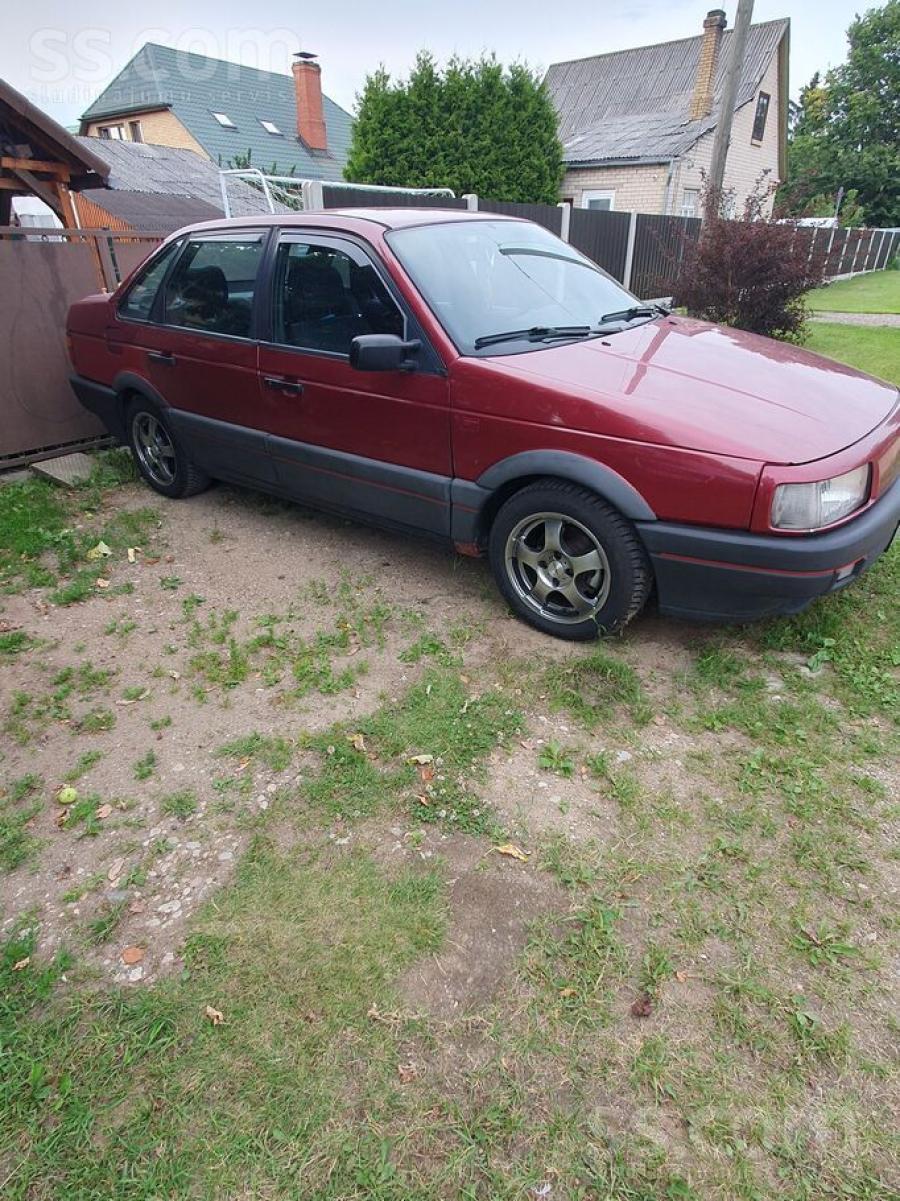 Sarkans Volkswagen Passat B3 1988 Daugavpils, ar dzinēja tilpumu 1.80 L un nobraukumu 390 tūkst. km par 600 €, foto 3 vietnē AUTOMOTO.COM.LV