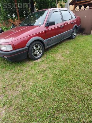 Sarkans Volkswagen Passat B3 1988 Daugavpils, ar dzinēja tilpumu 1.80 L un nobraukumu 390 tūkst. km par 600 €, foto 4 vietnē AUTOMOTO.COM.LV