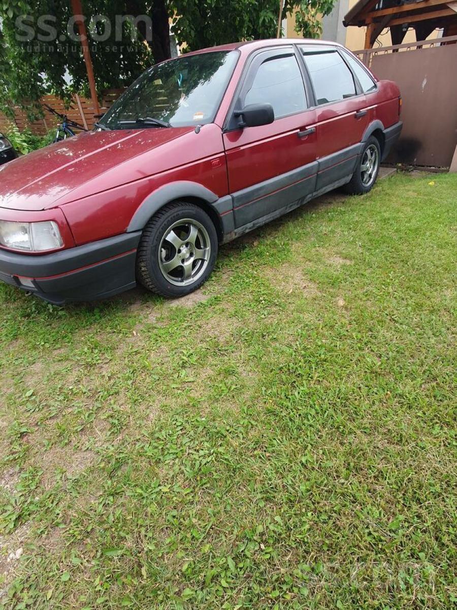 Sarkans Volkswagen Passat B3 1988 Daugavpils, ar dzinēja tilpumu 1.80 L un nobraukumu 390 tūkst. km par 600 €, foto 4 vietnē AUTOMOTO.COM.LV