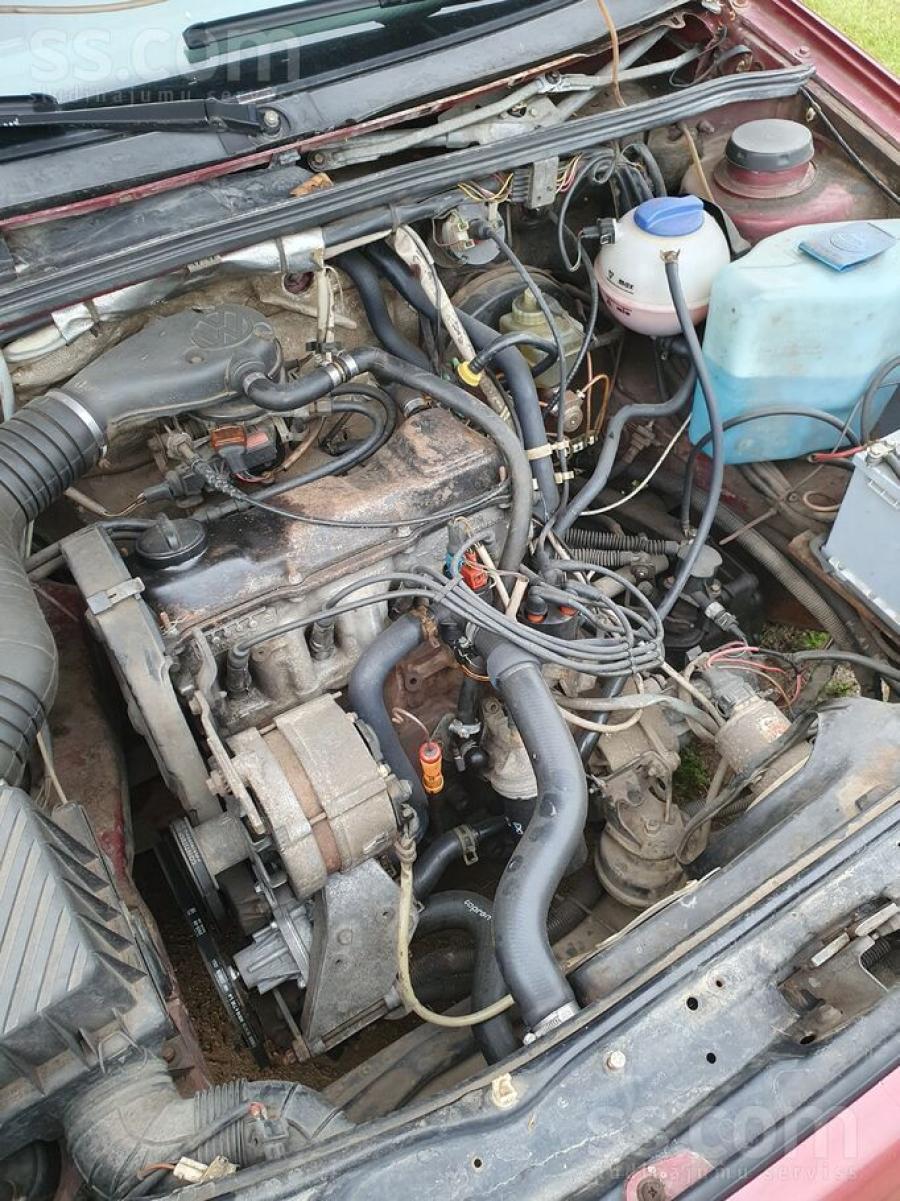 Sarkans Volkswagen Passat B3 1988 Daugavpils, ar dzinēja tilpumu 1.80 L un nobraukumu 390 tūkst. km par 600 €, foto 6 vietnē AUTOMOTO.COM.LV