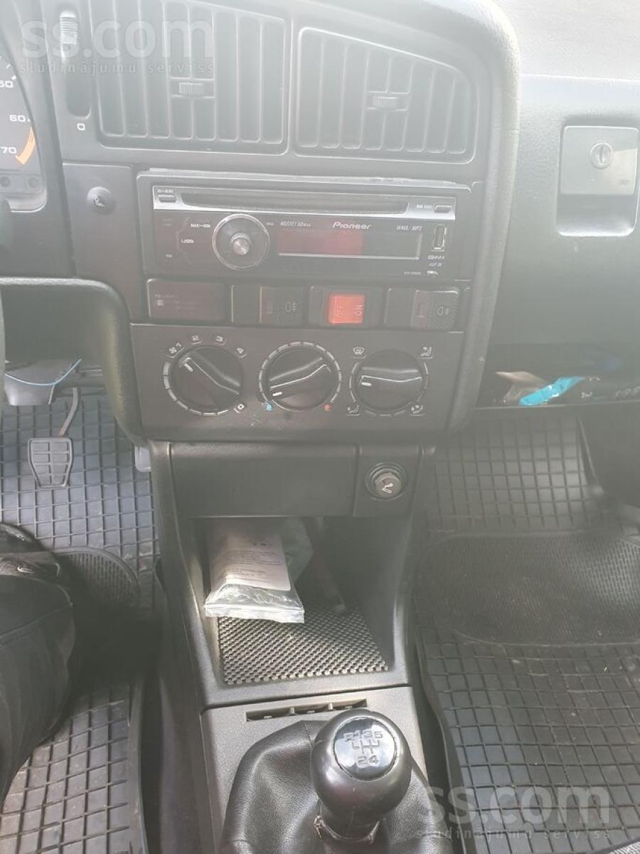 Sarkans Volkswagen Passat B3 1988 Daugavpils, ar dzinēja tilpumu 1.80 L un nobraukumu 390 tūkst. km par 600 €, foto 12 vietnē AUTOMOTO.COM.LV