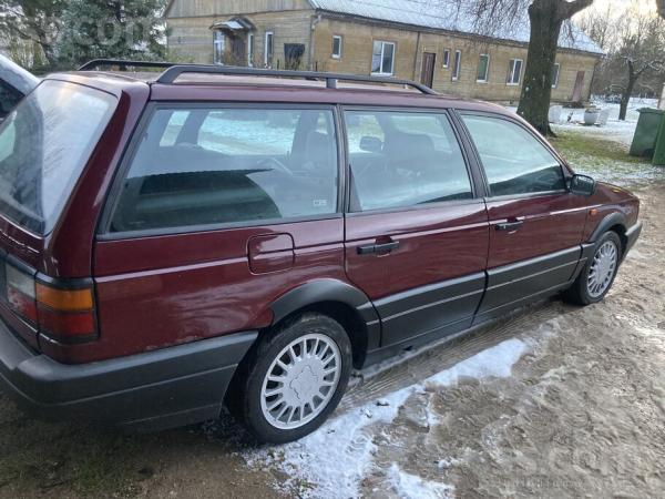 Red Volkswagen passat-b3 1989 in Tukums, with an engine capacity of 1.80 L and mileage of 241 thousand km for 1000 €, photo 2 on AUTOMOTO.COM.LV