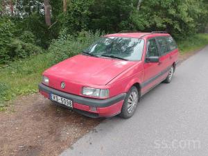 Red Volkswagen passat-b3 1991 in Riga, with an engine capacity of 1.80 L and mileage of 300 thousand km for 900 €, photo 2 on AUTOMOTO.COM.LV