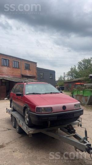 Sarkans Volkswagen Passat B3 1994 Cēsis, ar dzinēja tilpumu 2.00 L un nobraukumu 251 tūkst. km par 600 €, foto  vietnē AUTOMOTO.COM.LV