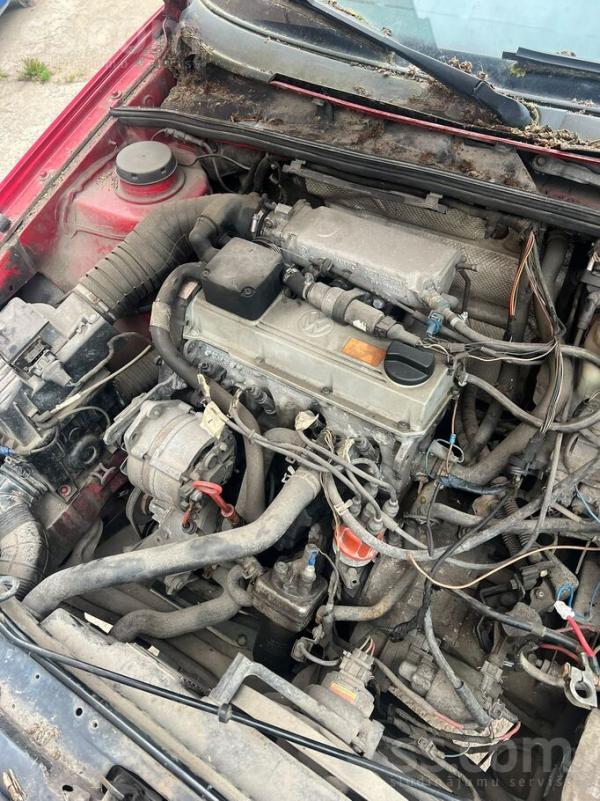 Sarkans Volkswagen Passat B3 1994 Cēsis, ar dzinēja tilpumu 2.00 L un nobraukumu 251 tūkst. km par 600 €, foto 3 vietnē AUTOMOTO.COM.LV