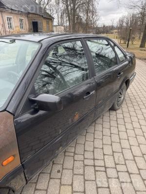 Черный Фольксваген Пассат Б4 1995 в Гулбене, объемом двигателя 1.80 л и пробегом 390 тыс. км за 700 €, фото 4 на AUTOMOTO.COM.LV