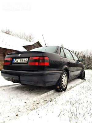 Black Volkswagen passat-b4 1996 in Aizkraukle, with an engine capacity of 1.90 L and mileage of 363 thousand km for 1400 €, photo 6 on AUTOMOTO.COM.LV