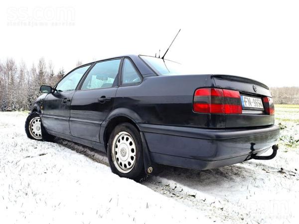 Melns Volkswagen passat-b4 1996 Aizkraukle, ar dzinēja tilpumu 1.90 L un nobraukumu 363 tūkst. km par 1300 €, foto 7 vietnē AUTOMOTO.COM.LV