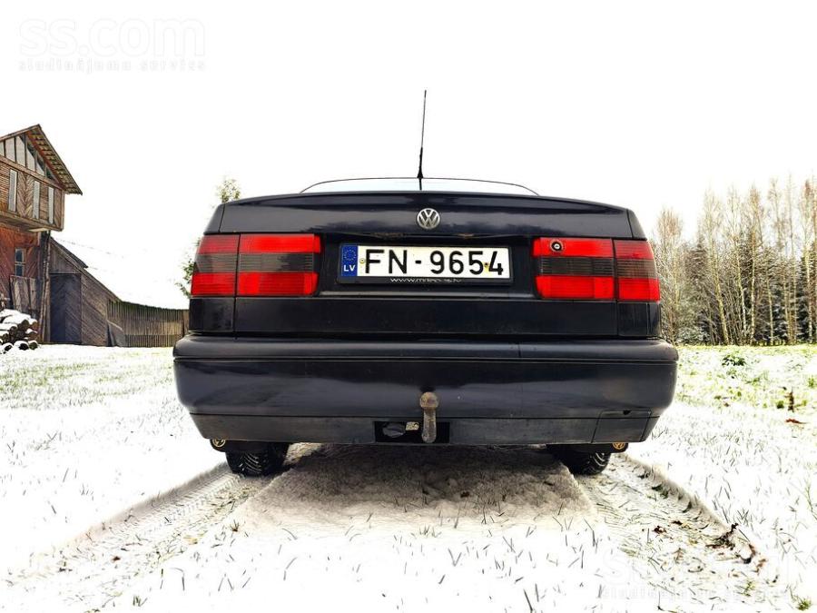 Black Volkswagen passat-b4 1996 in Aizkraukle, with an engine capacity of 1.90 L and mileage of 363 thousand km for 1400 €, photo 8 on AUTOMOTO.COM.LV