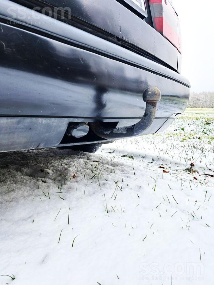 Black Volkswagen passat-b4 1996 in Aizkraukle, with an engine capacity of 1.90 L and mileage of 363 thousand km for 1400 €, photo 9 on AUTOMOTO.COM.LV