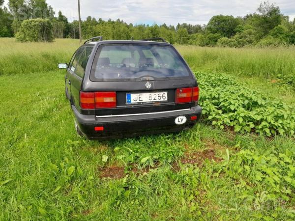 Черный Фольксваген Пассат Б4 1994 в Краслава, объемом двигателя 1.80 л и пробегом 464 тыс. км за 850 €, фото 3 на AUTOMOTO.COM.LV