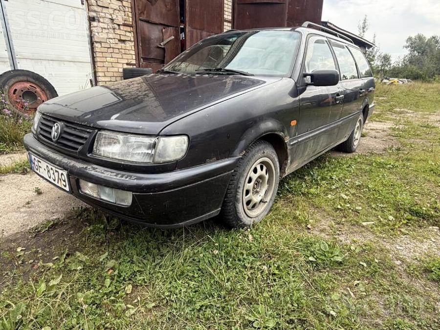 Black Volkswagen passat-b4 1994 in Cesis, with an engine capacity of 1.80 L and mileage of 345 thousand km for 450 €, photo 6 on AUTOMOTO.COM.LV