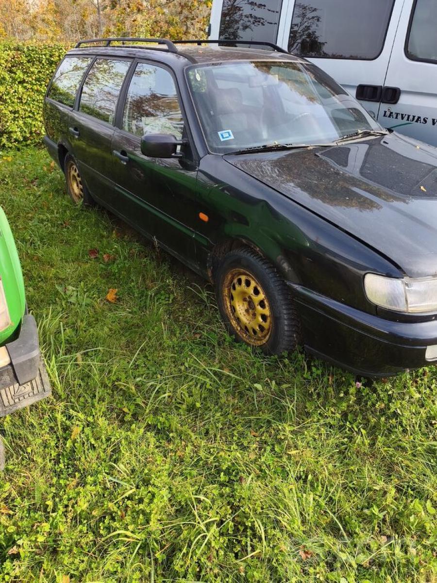 Black Volkswagen passat-b4 1994 in Kuldiga, with an engine capacity of 2.00 L and mileage of 300 thousand km for 990 €, photo 1 on AUTOMOTO.COM.LV