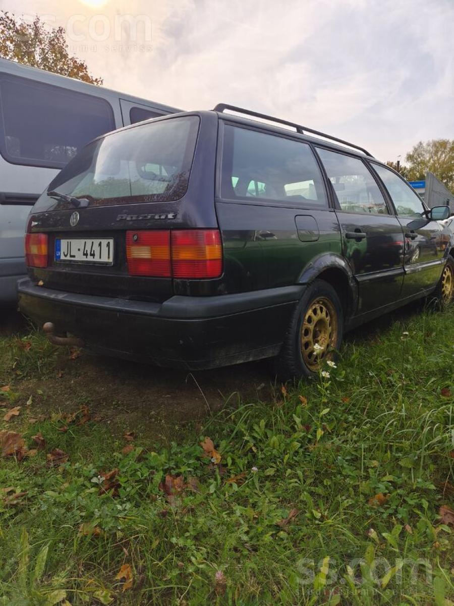 Black Volkswagen passat-b4 1994 in Kuldiga, with an engine capacity of 2.00 L and mileage of 300 thousand km for 990 €, photo 4 on AUTOMOTO.COM.LV