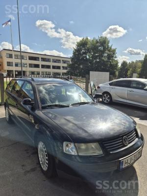 Melns Volkswagen passat-b4 1999 Rīga, ar dzinēja tilpumu 1.90 L un nobraukumu 212 tūkst. km par 700 €, foto  vietnē AUTOMOTO.COM.LV