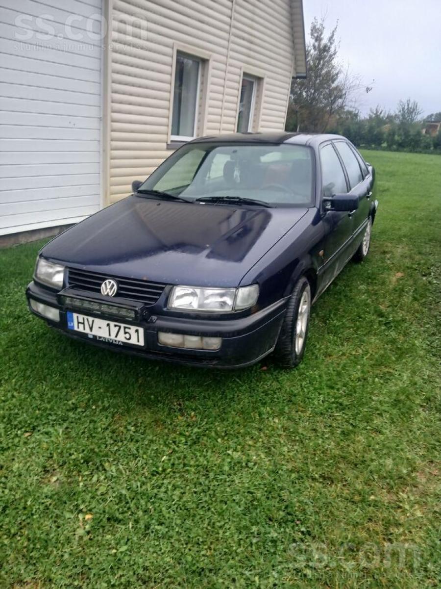 Zils Volkswagen passat-b4 1997 Daugavpils, ar dzinēja tilpumu 1.90 L un nobraukumu 455 tūkst. km par 600 €, foto 1 vietnē AUTOMOTO.COM.LV