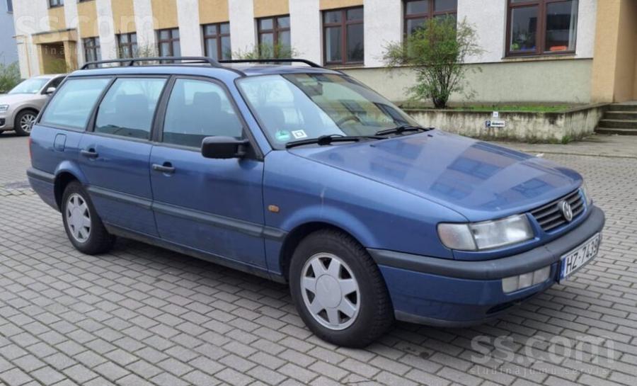 Blue Volkswagen passat-b4 1995 in Riga, with an engine capacity of 1.80 L and mileage of 275 thousand km for 990 €, photo 3 on AUTOMOTO.COM.LV